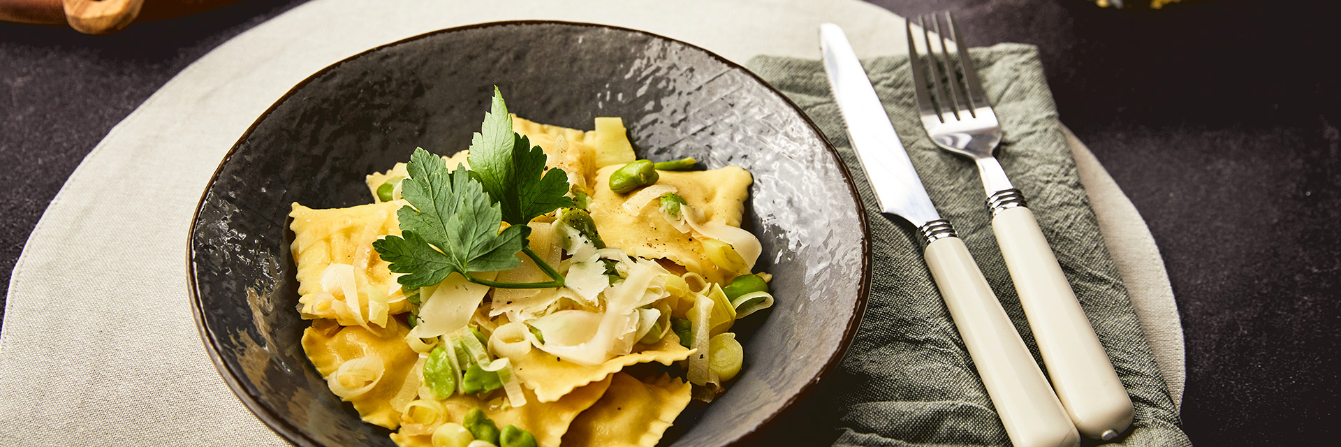 Ricetta Ravioli pancetta e grana con fave | Non Solo Buono