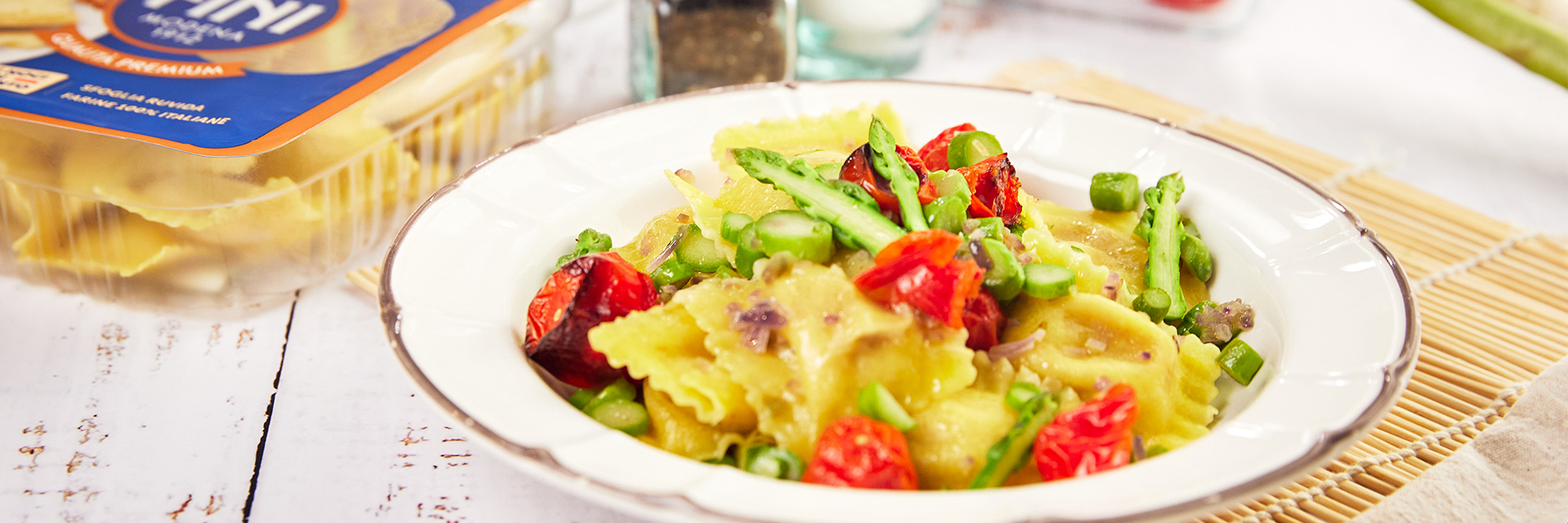 Ravioli pecorino e noci con asparagi e pomodori | Non Solo Buono