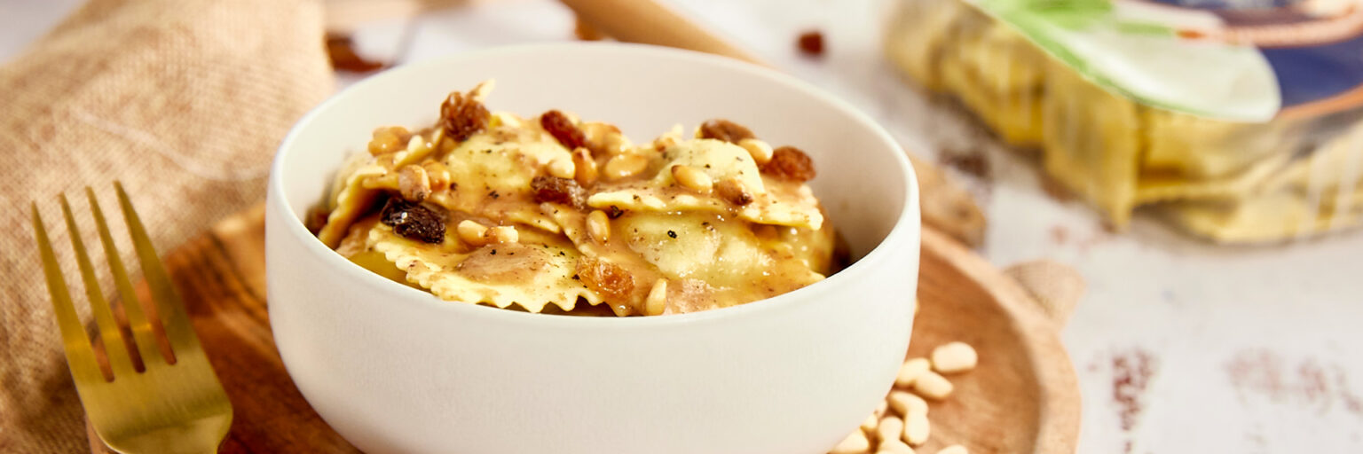 Ravioli ricotta e erbette con pesto di uvetta | Non Solo Buono